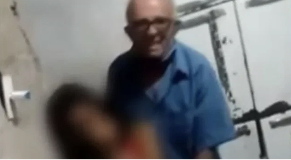 Homem de 71 anos é flagrado abusando de adolescente e é preso no ... Homem de 71 anos é flagrado abusando de adolescente e é preso no ...
