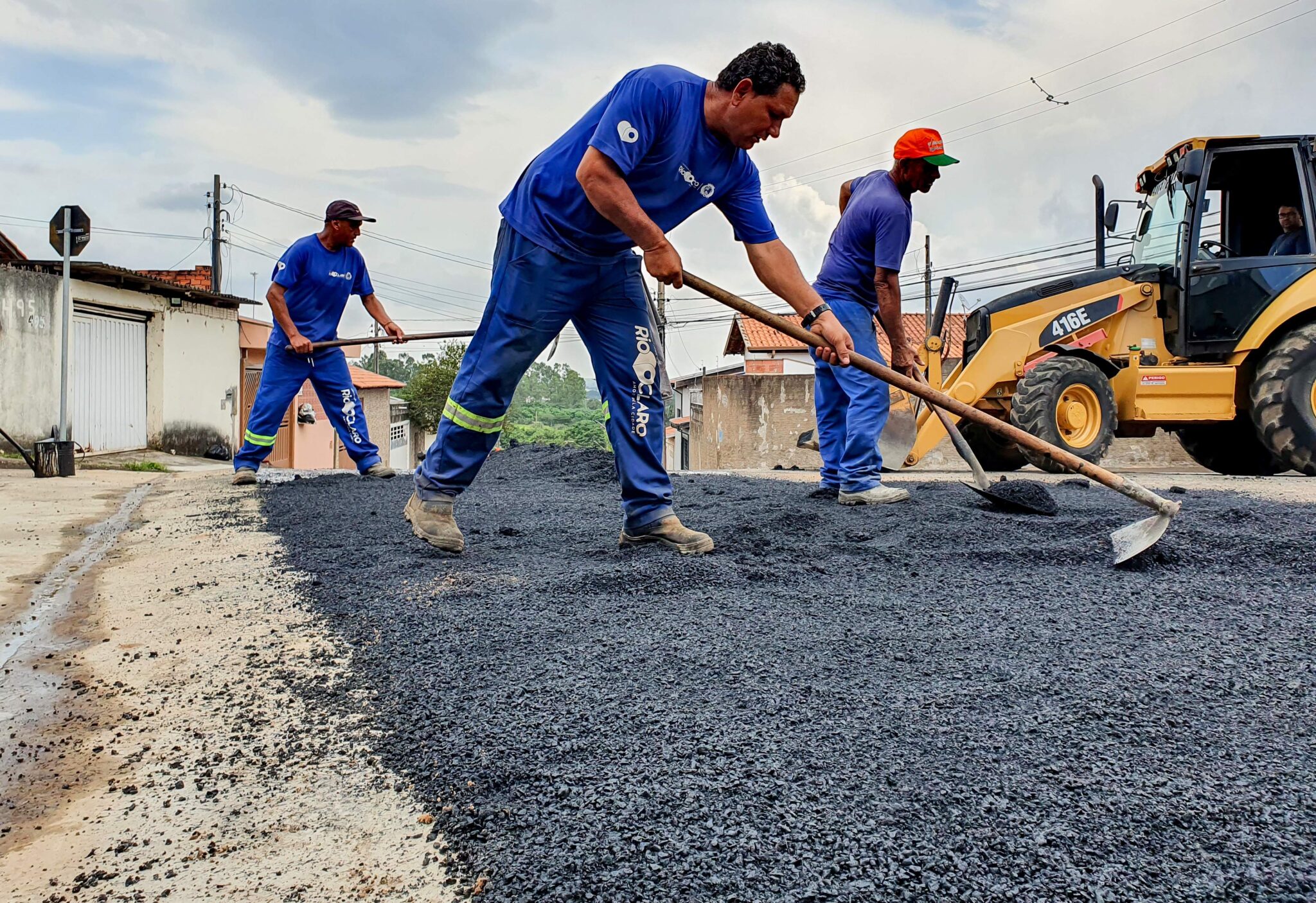 Valeta na Avenida 12 do Jardim Centenário está sendo suavizada - Grupo ...
