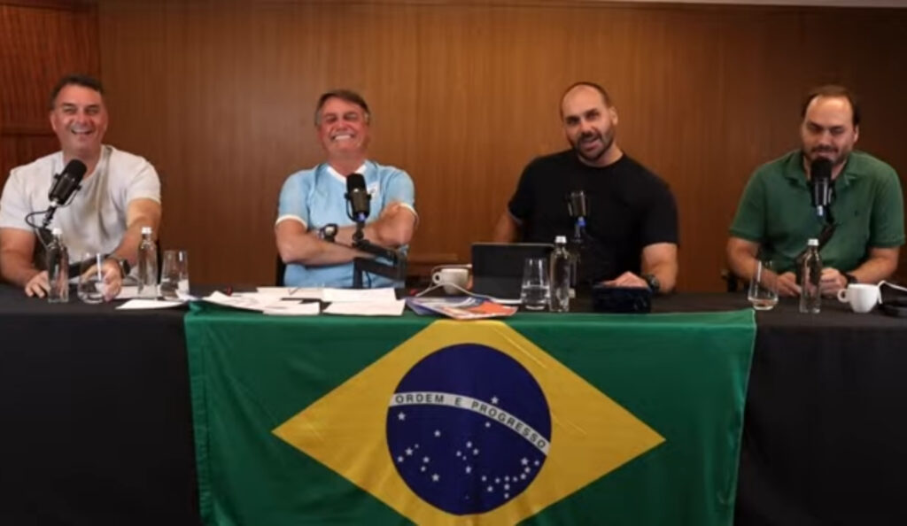 Super Live da Família Bolsonaro atrai mais de 440 mil pessoas ...